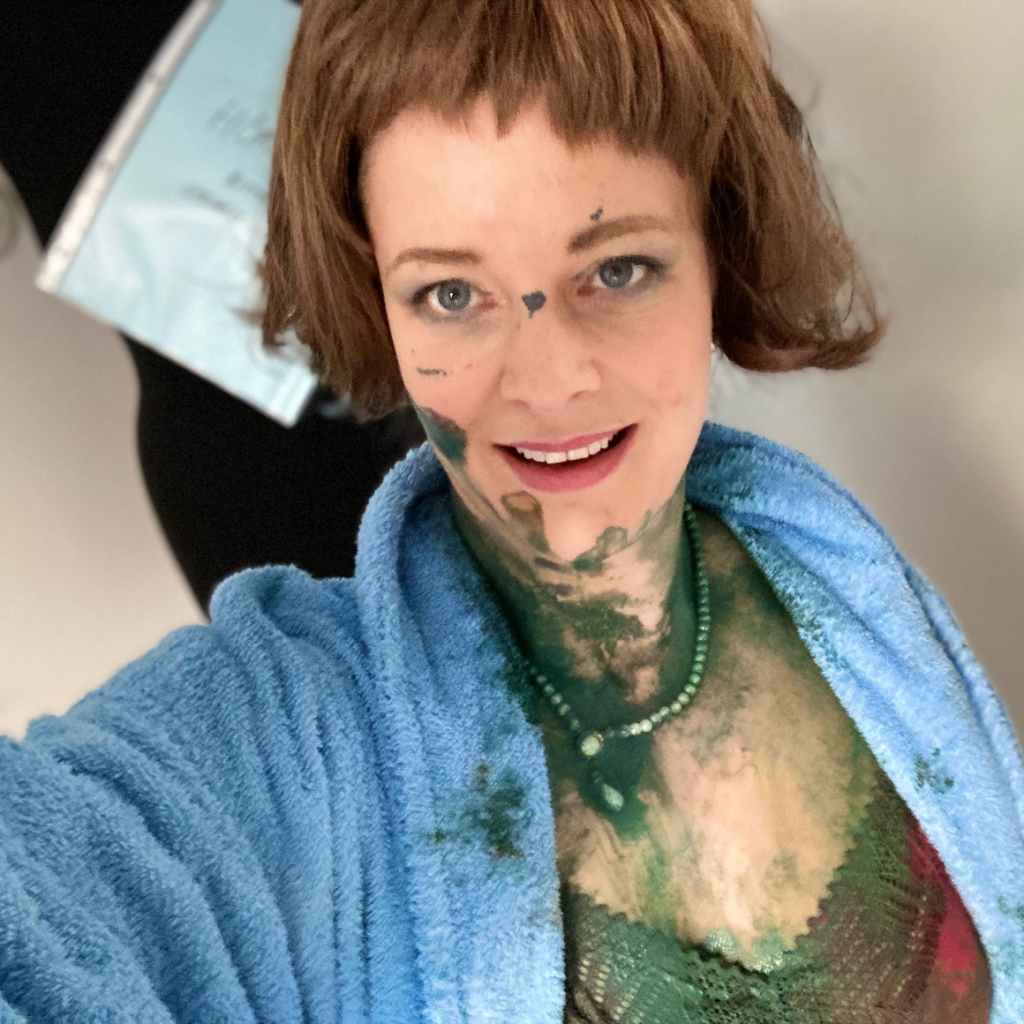 ELEONORE MARGUERRE is Laura in Neues vom Tage at the Musiktheater im ...